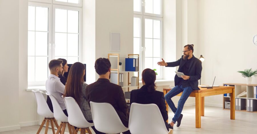 10 Top Universities For (MIM) Masters In Management In USA 2024 // Ambitio